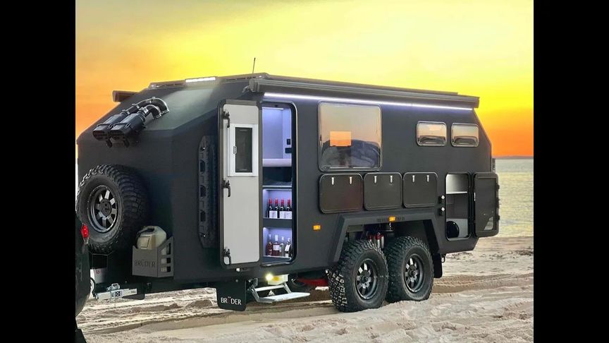 国外一款小型拖挂房车,超级漂亮且实用#房车 #拖挂房车