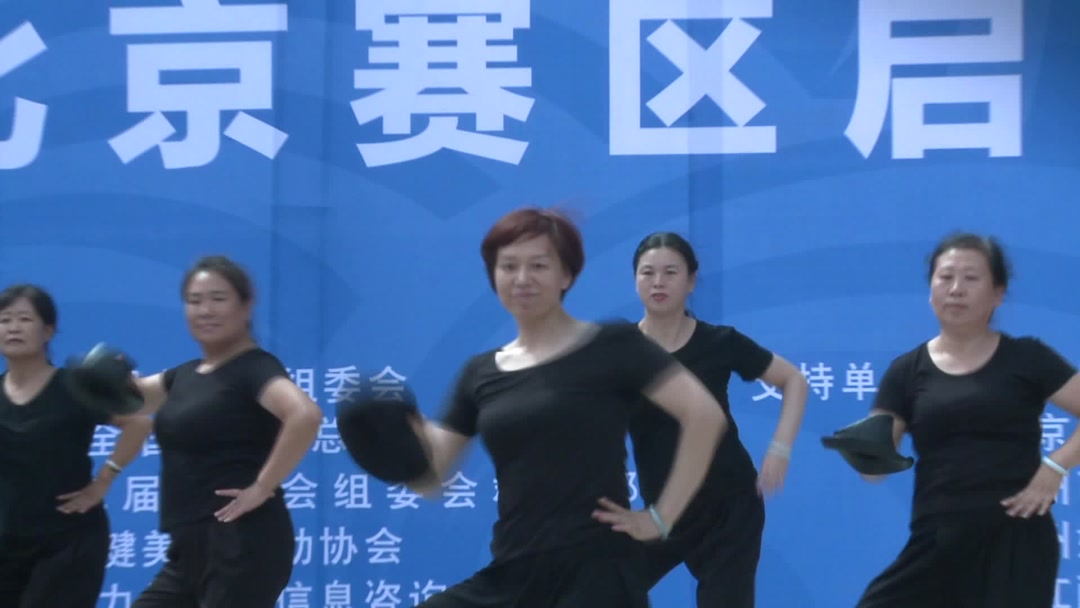 国家全民健身日:千人共舞控烟公益广场舞