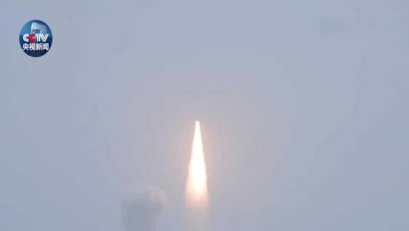 【祝贺!我国运载火箭成功实施首次海上发射】今天中午12时06分,长征...