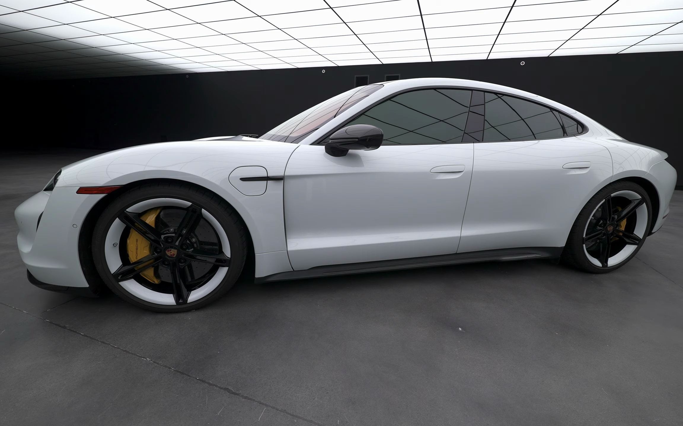 【车世界】我的第一辆电动汽车-保时捷Taycan Turbo S