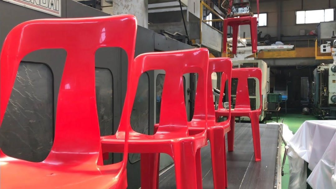 塑料颗粒倒入模具中,一把椅子就做出来了,这就是注塑成型工艺!