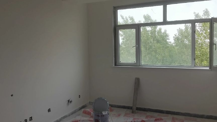 大寨小区木门,玻璃门上料中