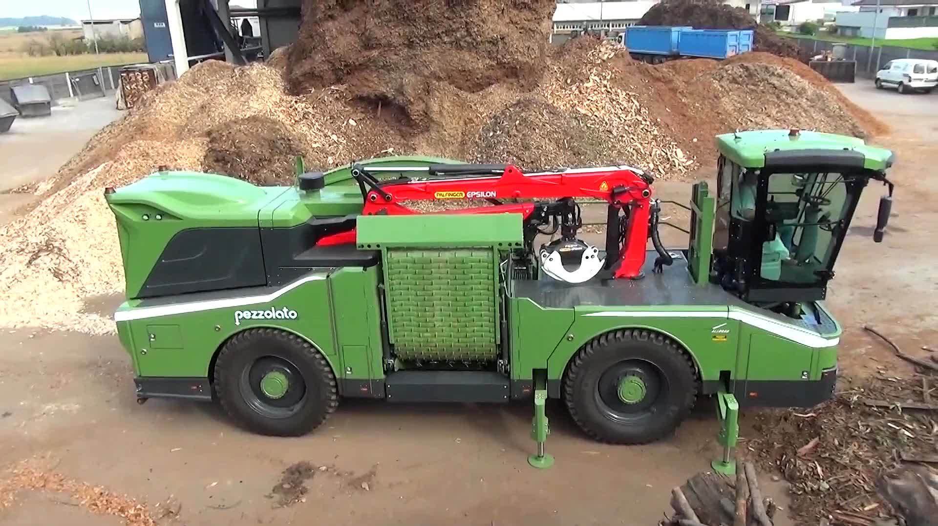 国外发明的木材粉碎机,效果真是出乎想象,彻底被震撼了!