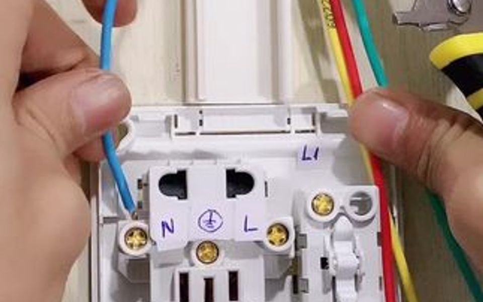 一开五孔插座接线方法