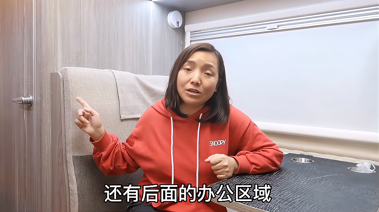 小微新买的四驱皮卡房车多少钱?还能变出1米5大床,看如何做到的