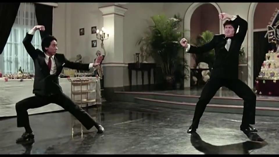 是不是打架时摆出姿势,伤害就能翻倍