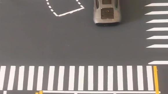 图解安全行车:如何判定是否闯红灯