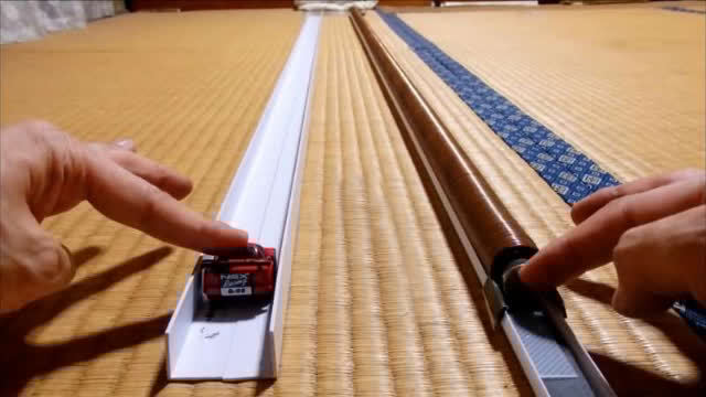 难得一见的科学实验,跑起来的电池速度超过玩具车