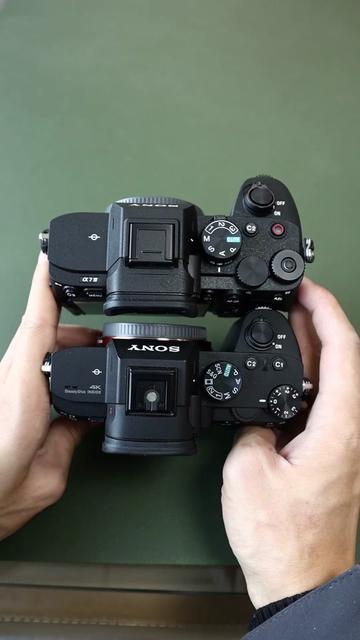 从外观上就能看出来,索尼A7M4主要是在视频性能上做了提升索尼...