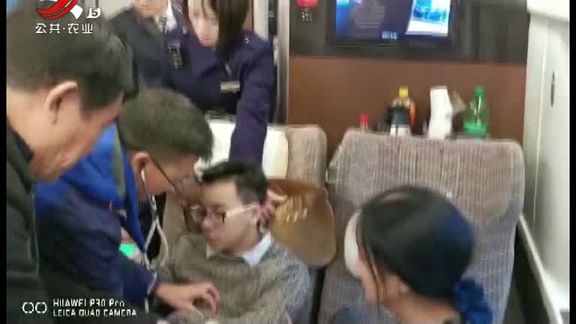 男子一路狂奔赶高铁,上车后胸闷气短,晕倒了