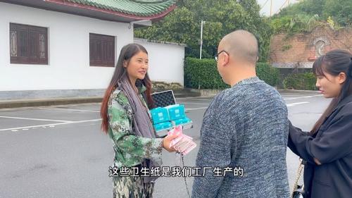 十三哥给大红介绍了两个美女,结果中心被大浪截胡,阿宇哥抑郁了