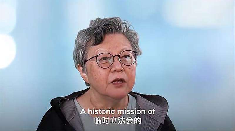 ...通过了《香港回归条例》;7月1日上午,现任香港大学医学院院长的梁...