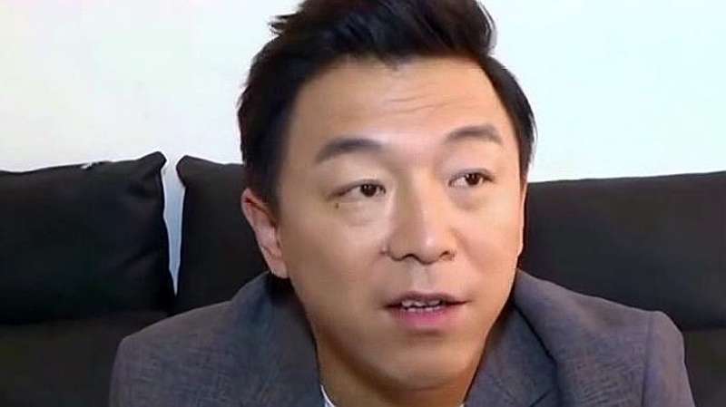 44岁黄渤老婆近照曝光,网友调侃:这才是夫妻相!