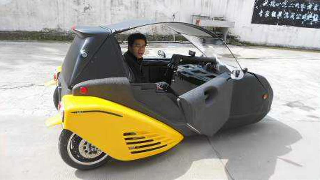 环保型三轮电动自行车,全封闭车内带冷暖空调,下水还能变成船