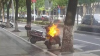 小区电梯内一电瓶车爆炸，造成多人受伤