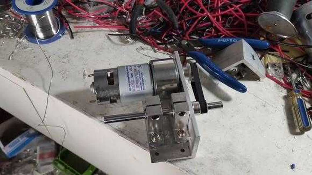 安装了减速齿轮箱的775电机加上同步轮设计,实用价值更好