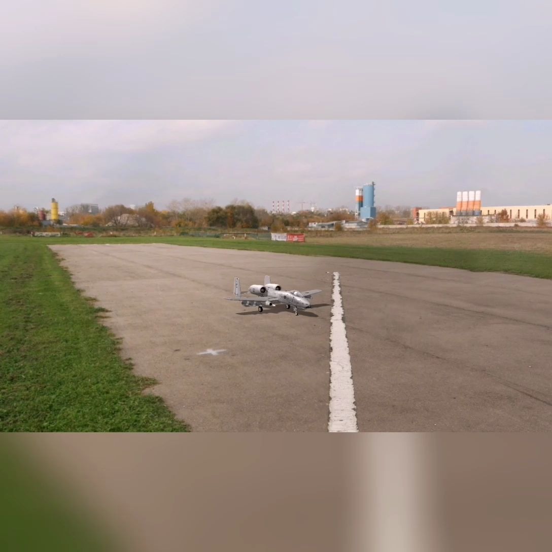 航模飞机帅气飞行