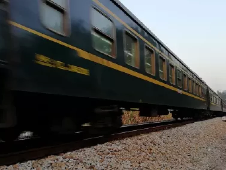 【火车】DF4B牵引K9084深圳西-邵阳 通过塘朗