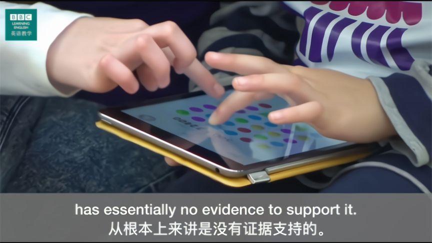 看视频,学英语(第45期):专家称无需担忧看屏幕对儿童的危害?
