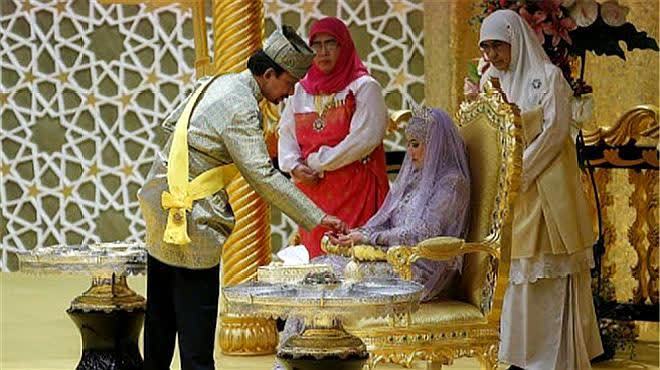 世界最有钱的十大王室,前九个加起来都不如第一,迪拜才排第八!