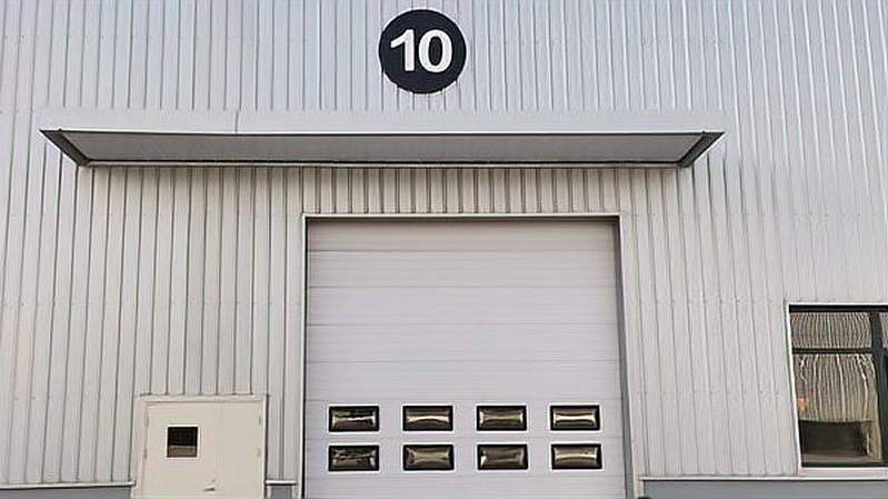 吴江造纸厂房出货口电动提升门