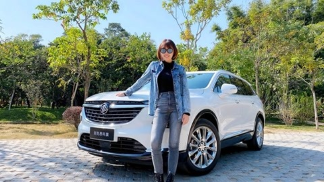 妹子试驾别克昂科旗SUV,你觉得这车怎么样?