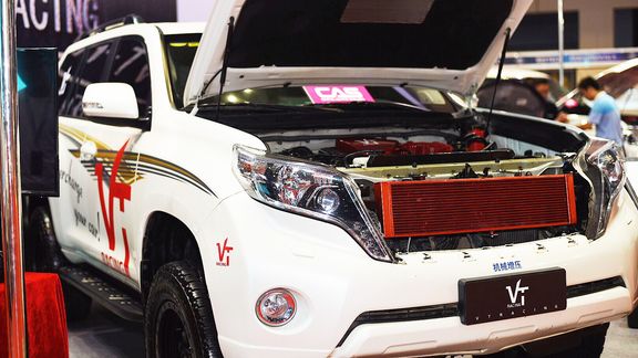 普拉多vt双螺杆机械增压安装及试驾