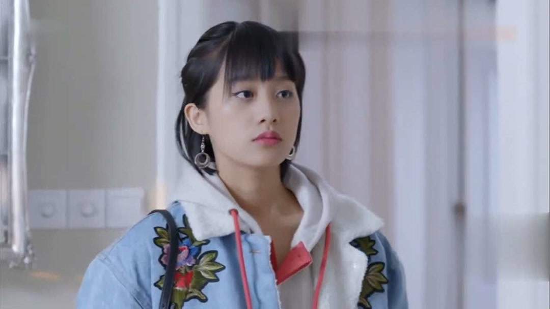 还是他有办法,仅仅一分钟就得到了钢笔的下落,看能不能拿回来