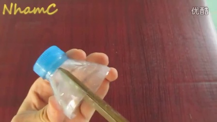 如何使橡皮筋動力車 - 使用塑料瓶