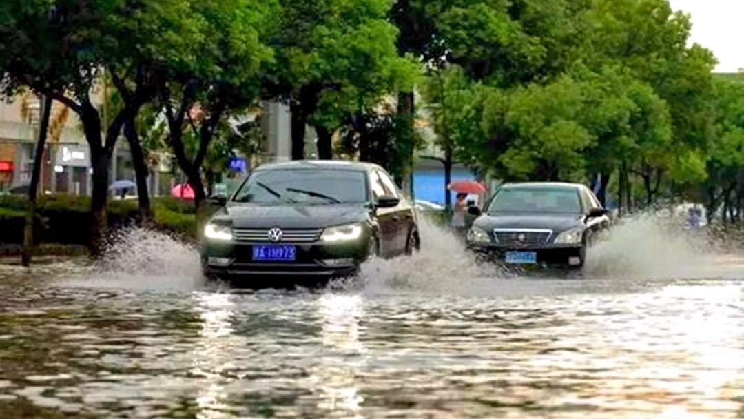 老司机提醒:涉水行车有技巧!千万记住这3点,大大提高行车安全