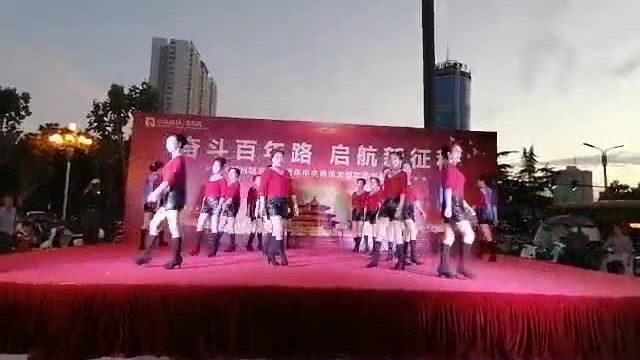 庆祝建党100周年演出模特秀!