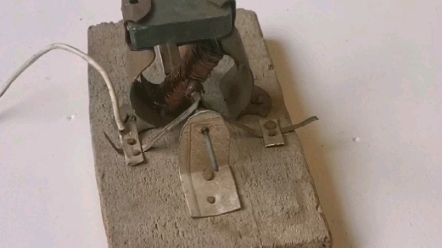十几年前自己制作的电动机模型还会转吗?