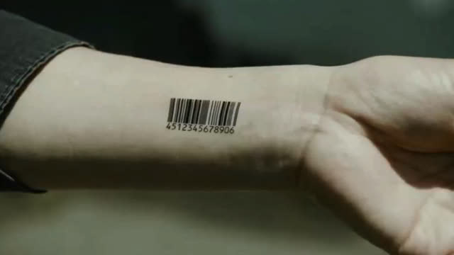 世界奇妙物语:未来世界罪犯信息透明化,扫条形码就知道