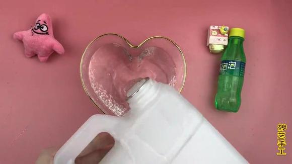 不用买起泡液,用它也能做起泡胶,起泡很大也不粘手,无硼砂