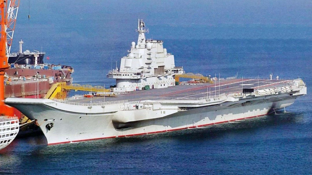 中国海军一夜造出五条大黑鱼 新核潜艇同框亮相