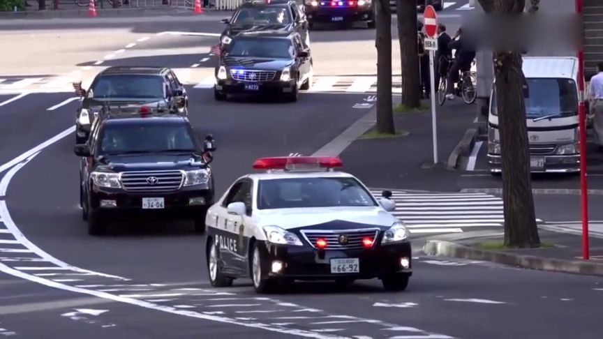 美国总统人访问日本时,强大的安保车队,阵容太吓人了