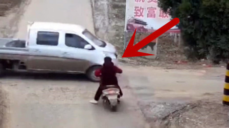 汽车不慎撞倒电动车小伙,小伙子接下来的举动雷到我了!