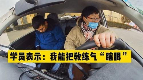 千万别笑话她!小姐姐科二模拟考试,学员表示:我能把教练气瞎眼