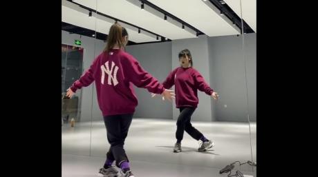 虞书欣《爱你》慢动作舞蹈