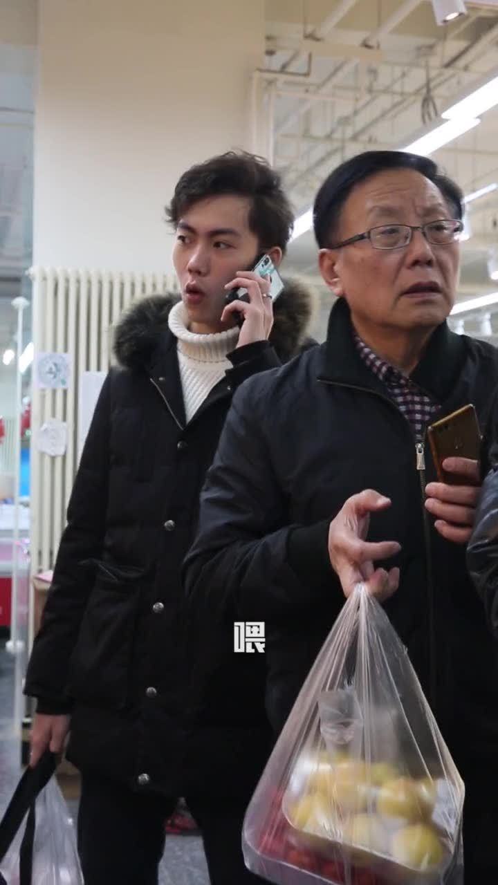 智能扫码付款时,要留意身边可疑人员,不要中骗子的圈套