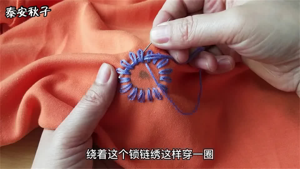 孩子的衣服不小心破了个洞
