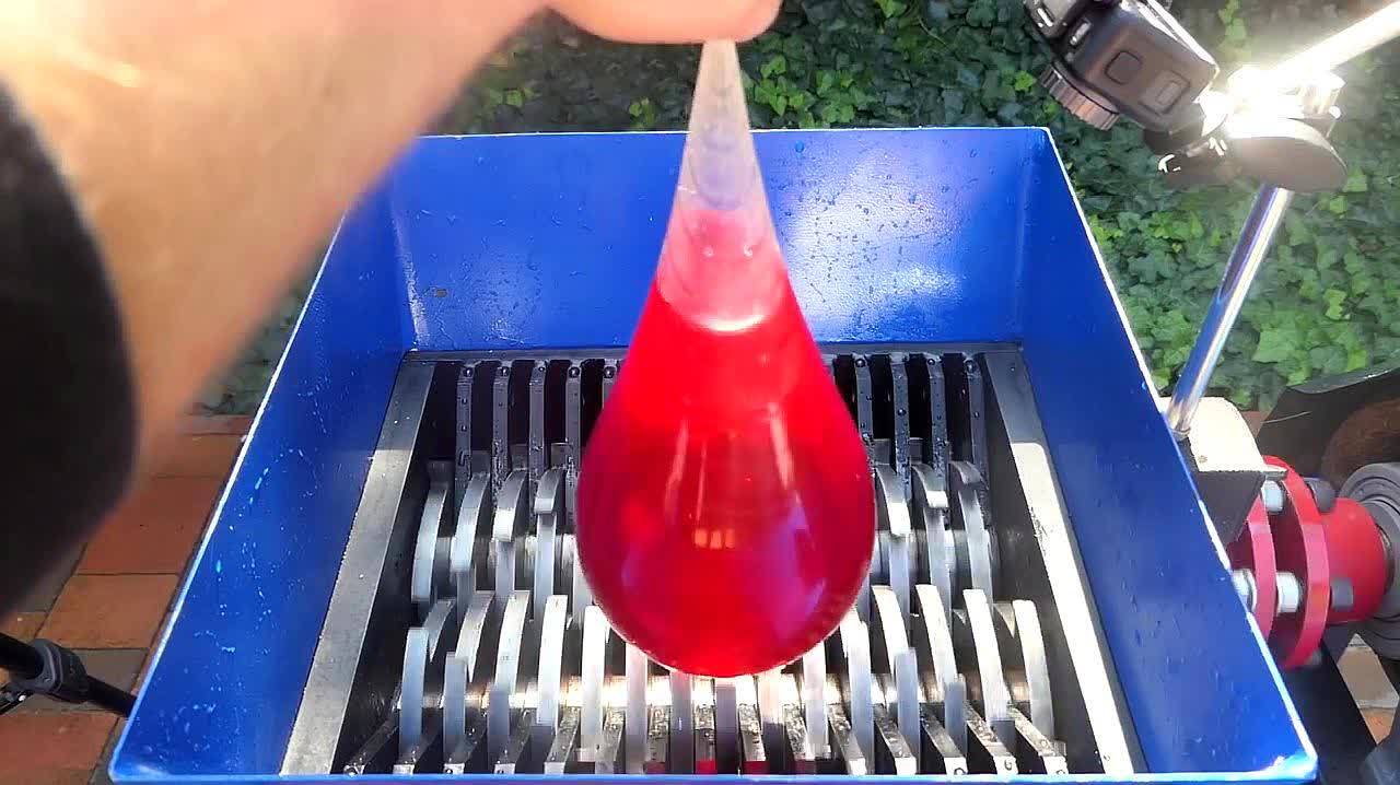 超级解压的粉碎机解压实验,看着粉碎过程实在是太爽了!
