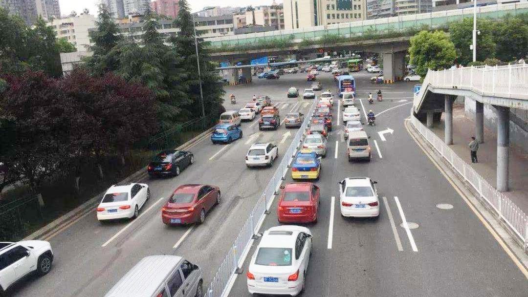 左转弯待转区掉头的正确走法是怎样?走错了扣3分罚200块钱