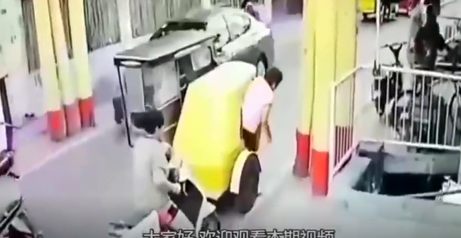 香港电动车女子只是急了5秒