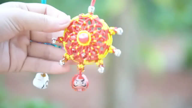 漂亮的佩饰挂件,看看编织达人是如何制作的(步骤3-3)