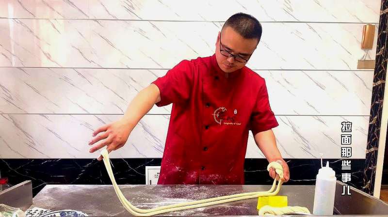 做拉面真简单,专业拉面师教你这样做拉面,筋道好吃学会就能开店