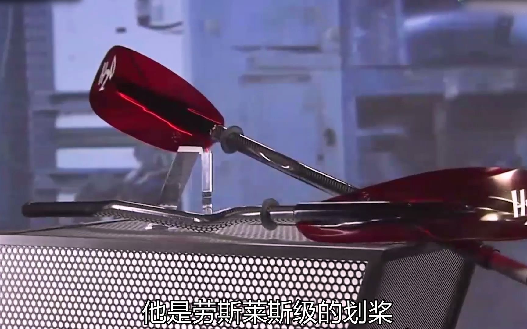 劳斯莱斯级的独木舟划桨。