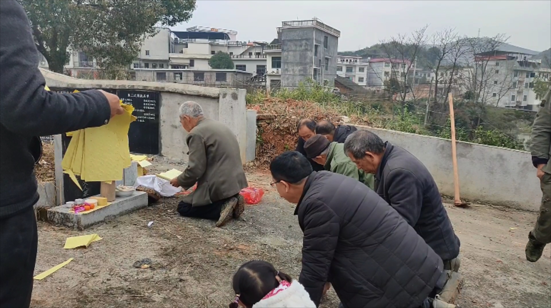 邵阳小伙给徐氏第五代老祖扫墓,400年前的老祖宗如今子孙遍全国
