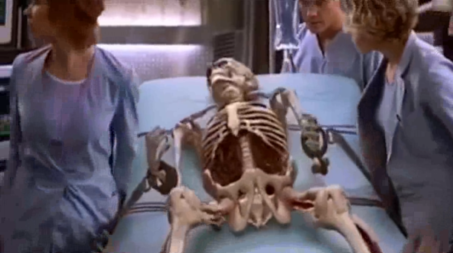 男子在实验室被实验,经过痛苦的挣扎后瞬间变为一具白骨