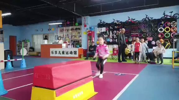 奔跑的小跳马